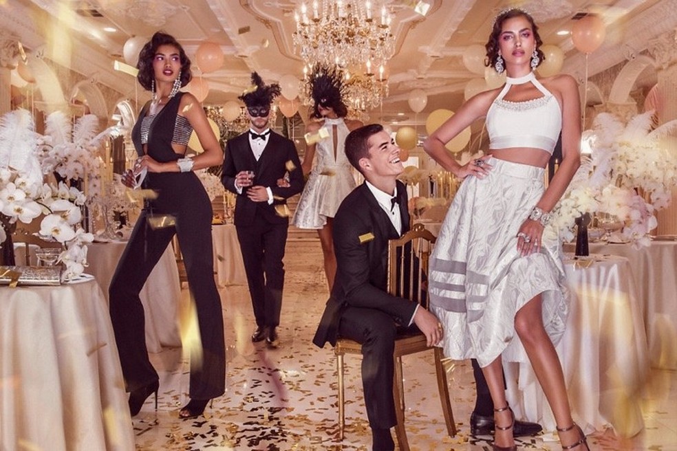 Irina Shayk surge 'vestida para matar' na nova campanha da Bebe