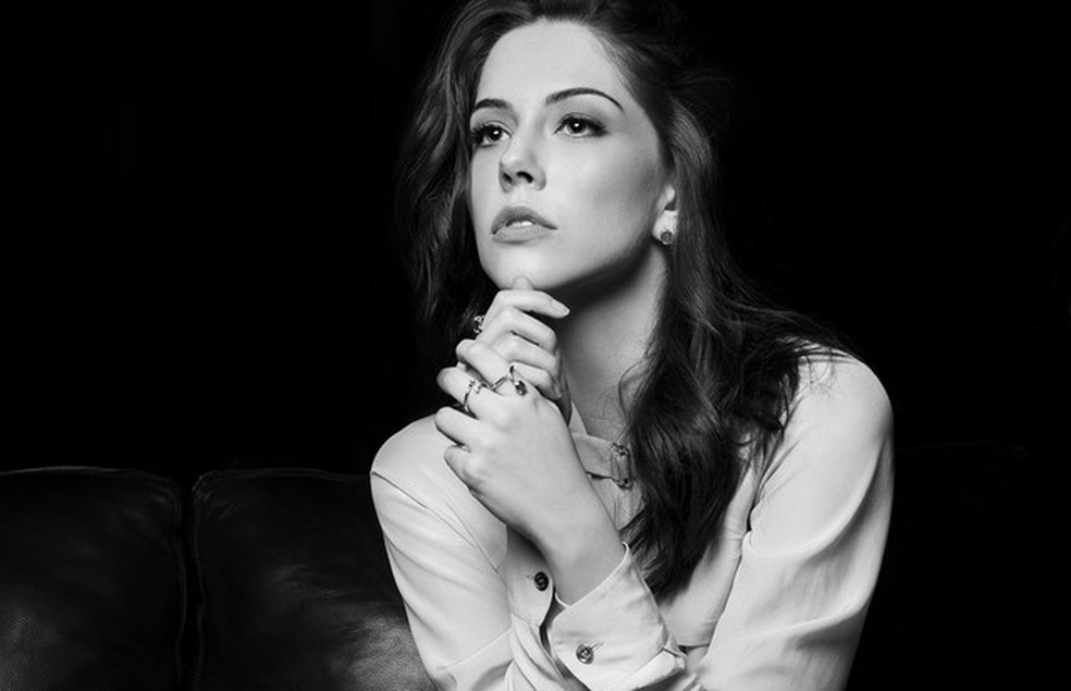 Prestes a estrear nas telonas, Bia Arantes fala sobre moda, beleza e mais