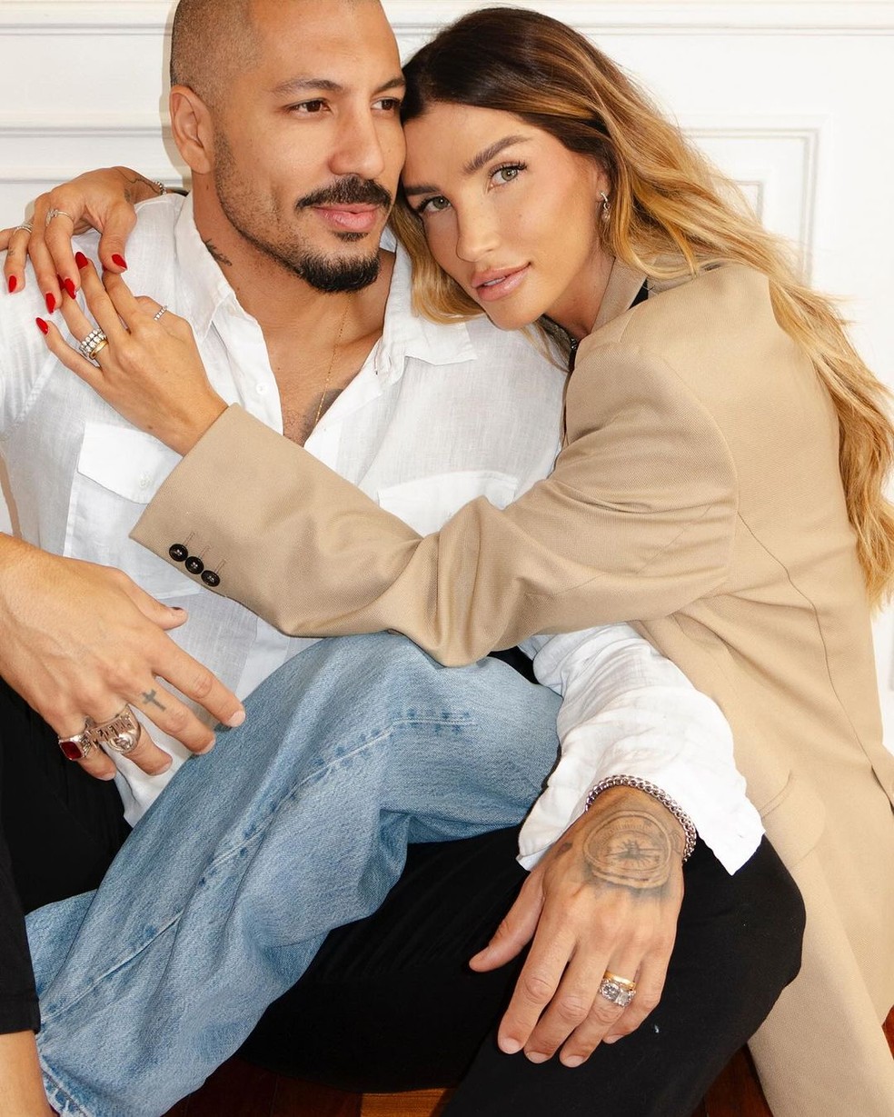 Aline Gotschalg exibe ensaio de fotos ao lado do marido Fernando Medeiros