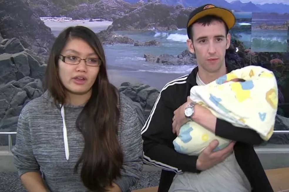 A trágica história da menina que ficou famosa ao nascer em avião e ...