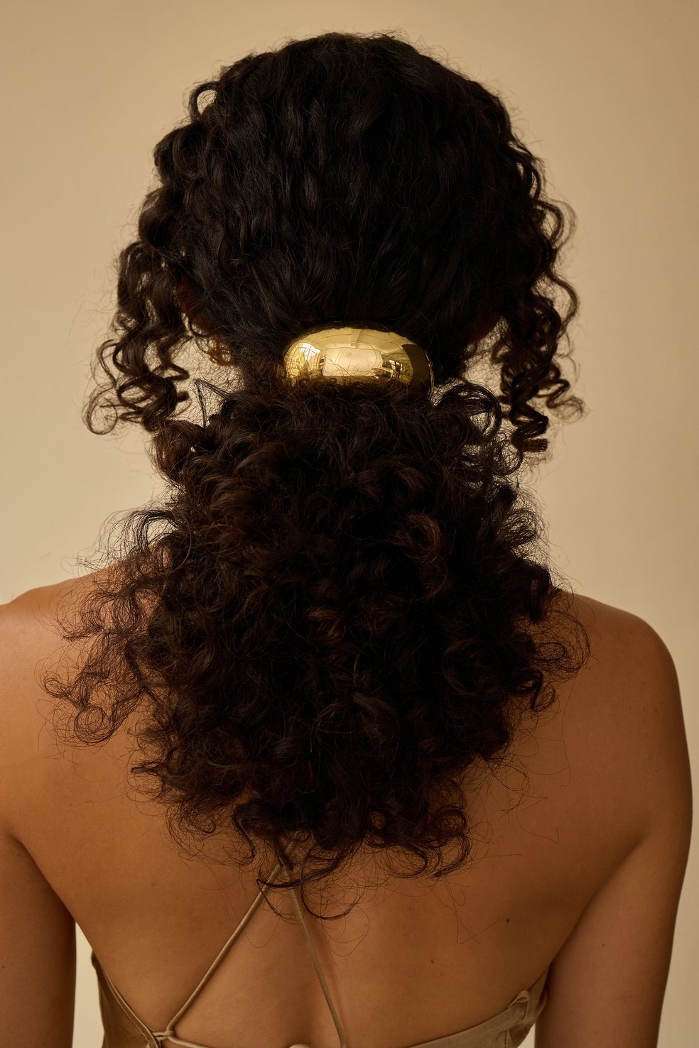 Pony cuff: o elástico de cabelo de metal é o novo acessório tendência ...