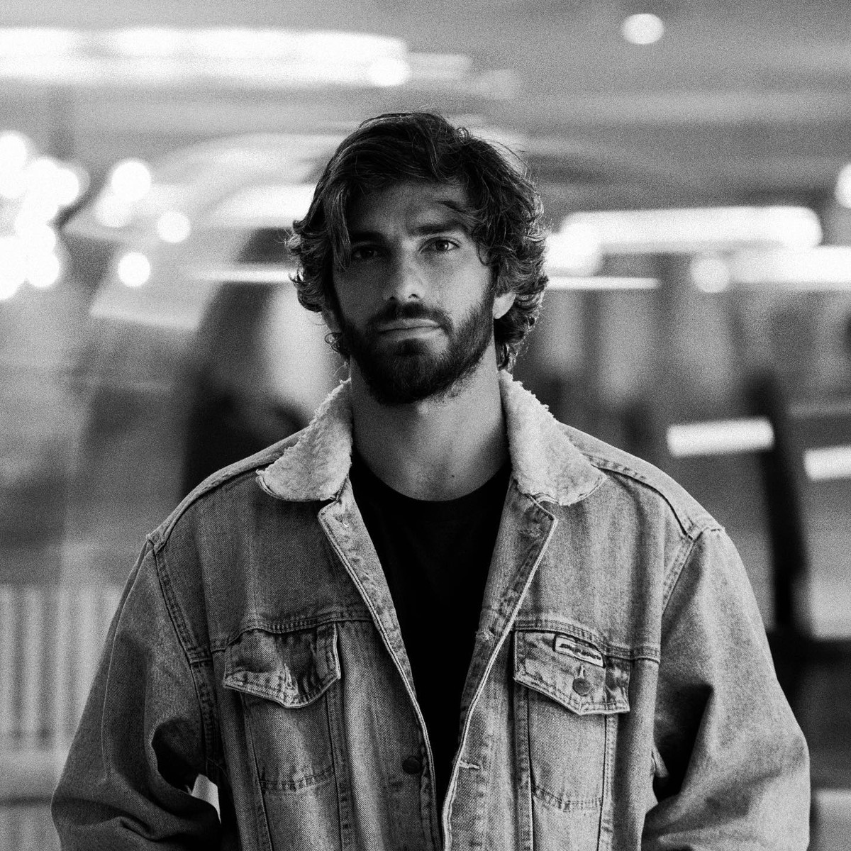 Hugo Moura posta reflexão após confirmar separação de Deborah Secco