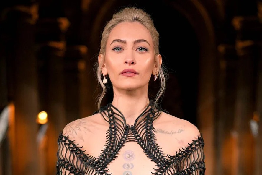 Paris Jackson celebra 6 anos de sobriedade e compartilha sua difícil ...