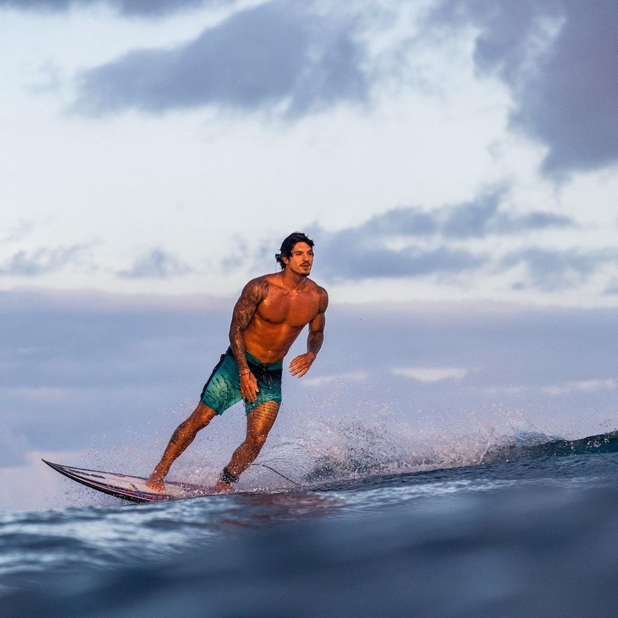 Gabriel Medina abre álbum de fotos surfando no Tahiti: 'De volta ao ...
