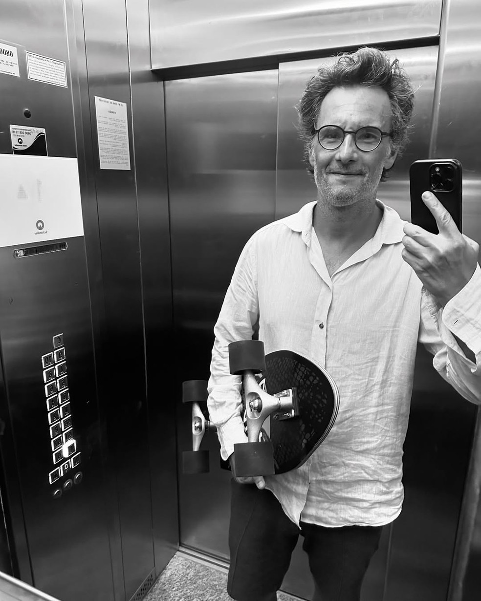 Rodrigo Santoro surfa em novo dump de fotos e reflete: ''Um dia de cada ...