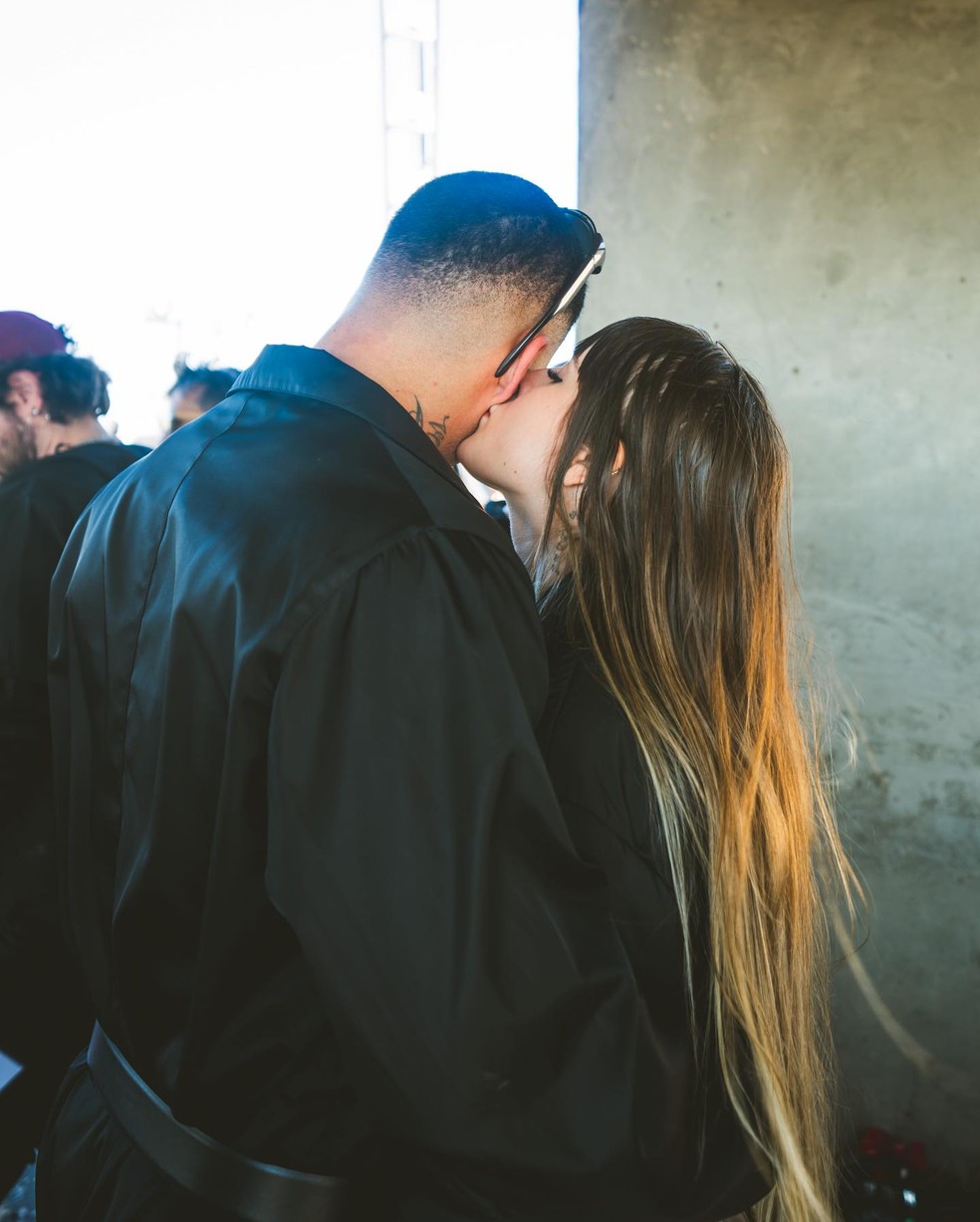 Filipe Ret exibe momento romântico com a namorada, Agatha Sá