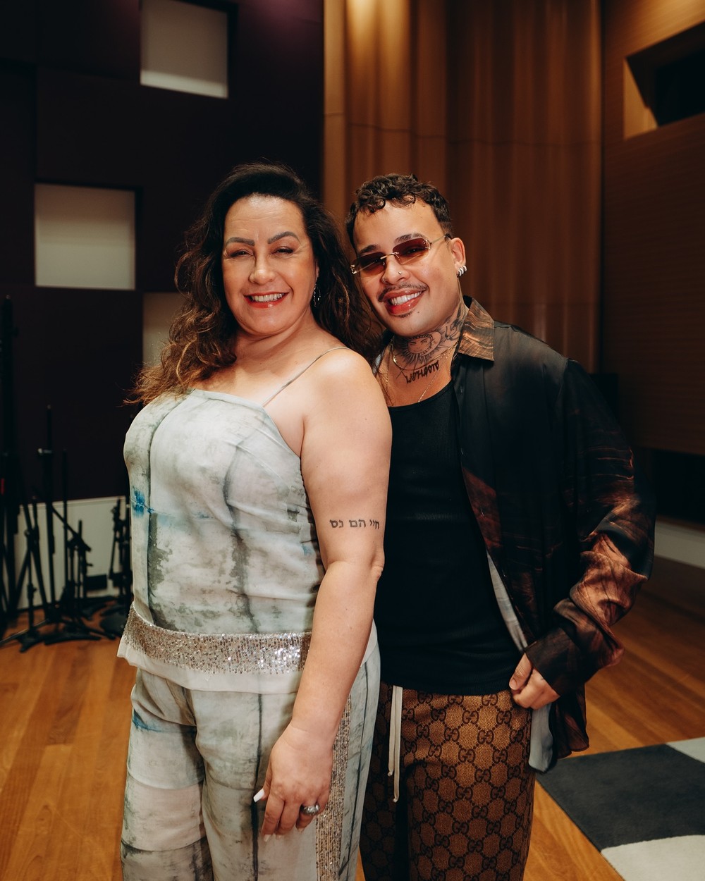 Aos 62 anos, mãe de Gloria Groove lança carreira solo de cantora e ...