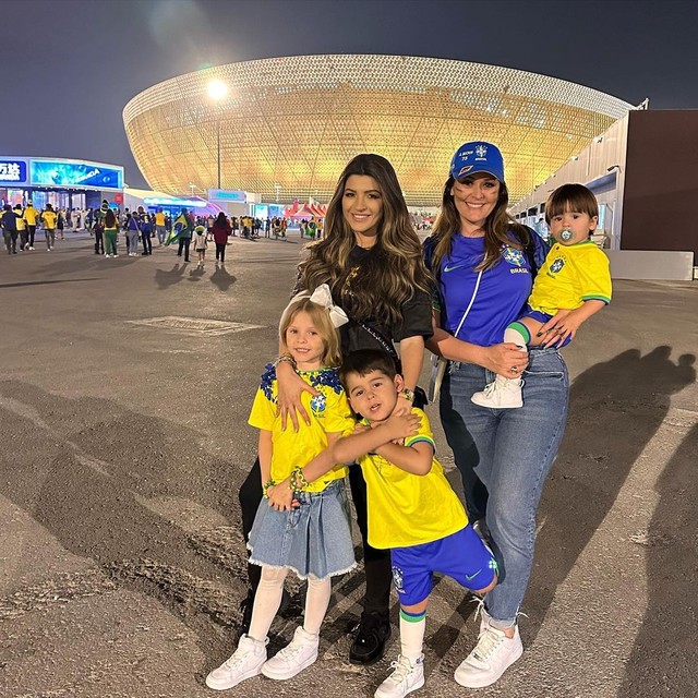 Natália Becker ganha beijo do marido, o goleiro Alisson, depois da ...