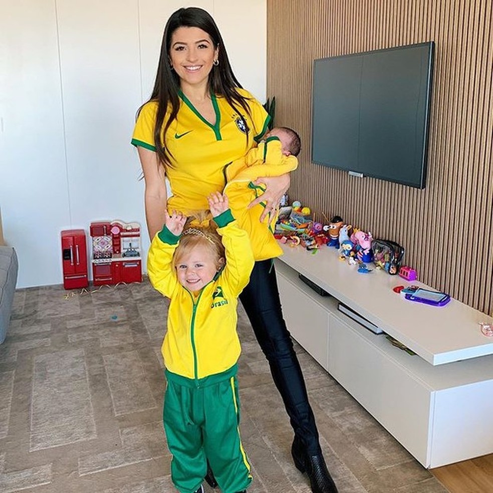 Alisson Becker compartilha registros do batismo do filho recém-nascido ...