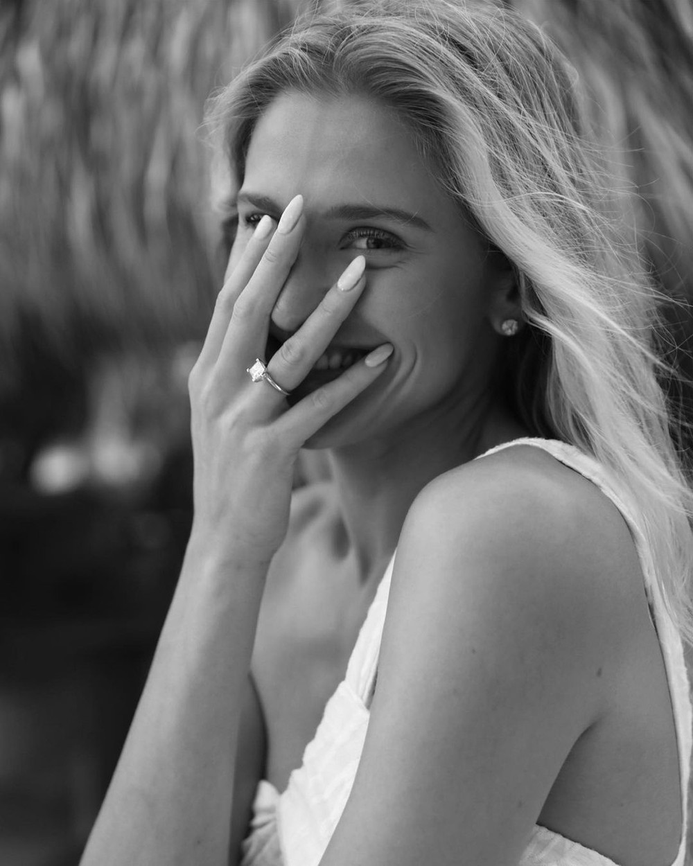 Celina Locks, noiva de Ronaldo, posa com aliança e comenta: 'Faltam 30 ...