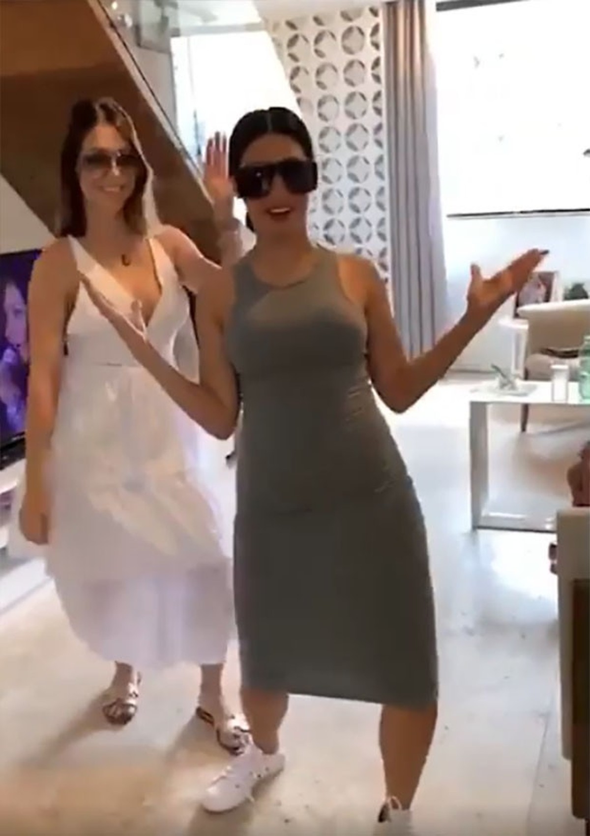 Simaria e Bella Falconi dançam novo hit e se divertem fazendo passinho ...