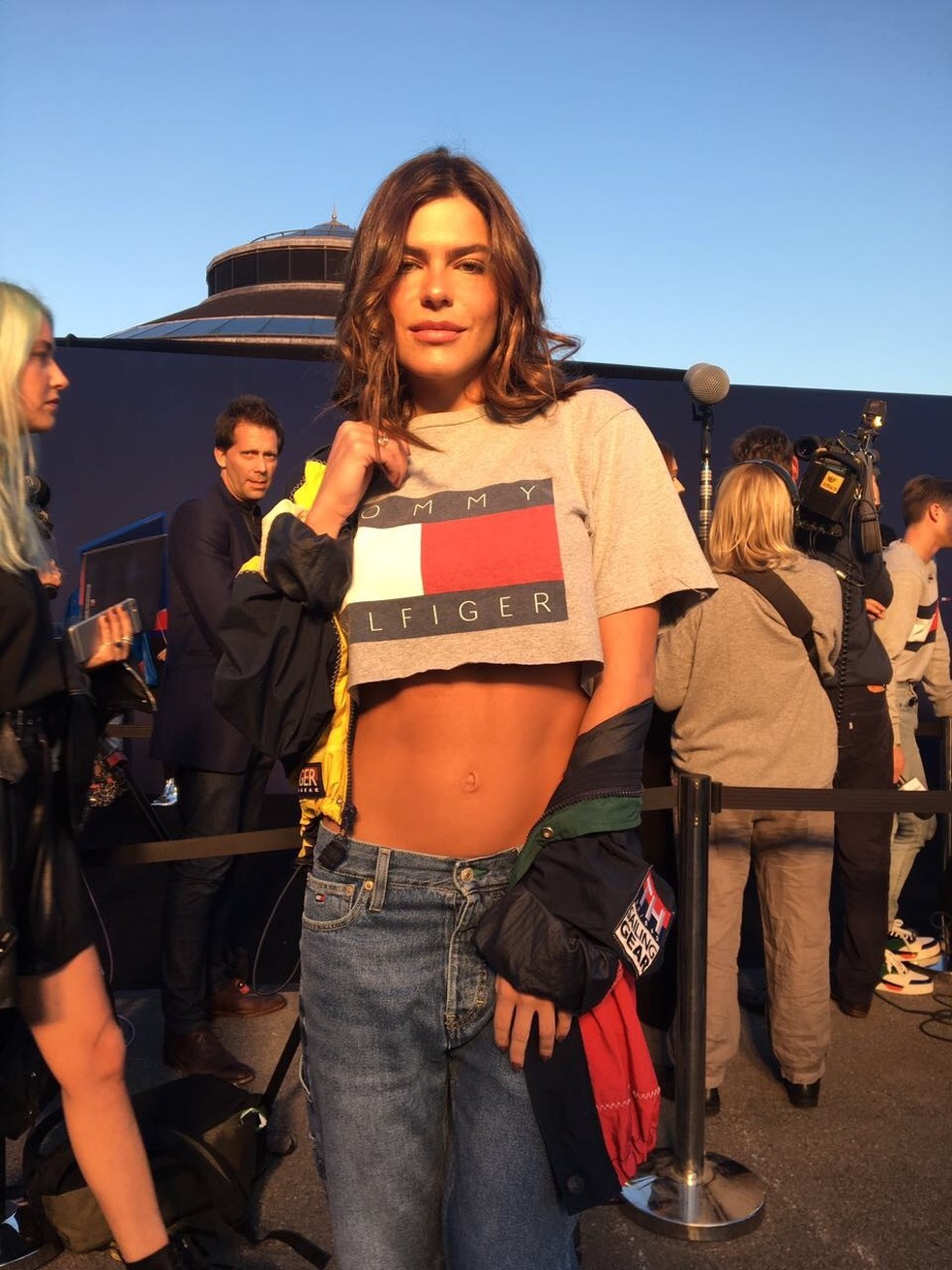 Mari Goldfarb mostra seu corpo escultural em desfile em Londres ...