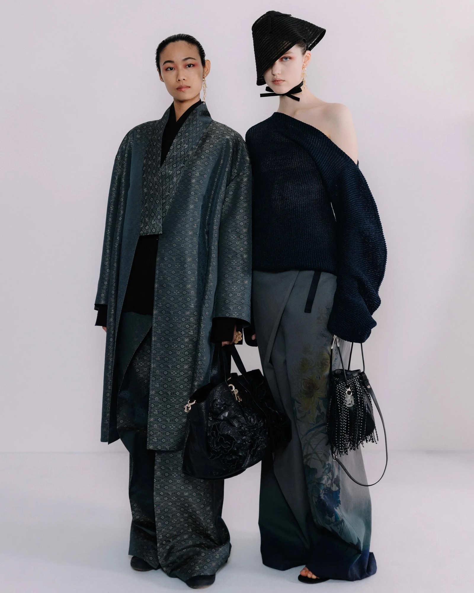 No pre-fall 2025 da Dior, Maria Grazia Chiuri se reconecta com a história da maison junto da ...