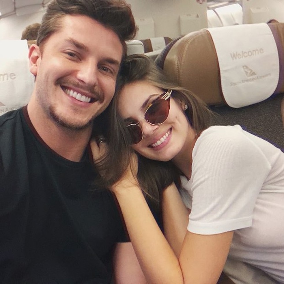 Klebber Toledo e Camila Queiroz curtem lua de mel em Seychelles: 'Que dia'