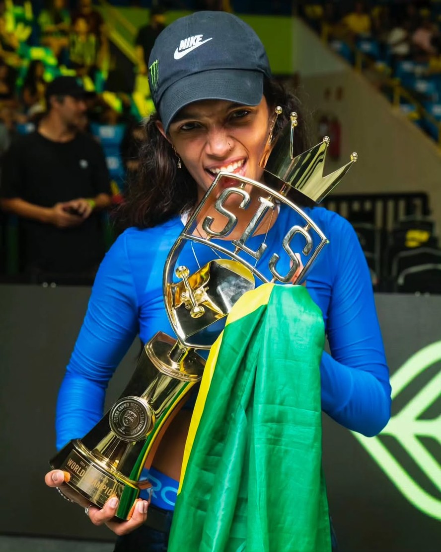 Rayssa Leal celebra título no SLS Super Crown