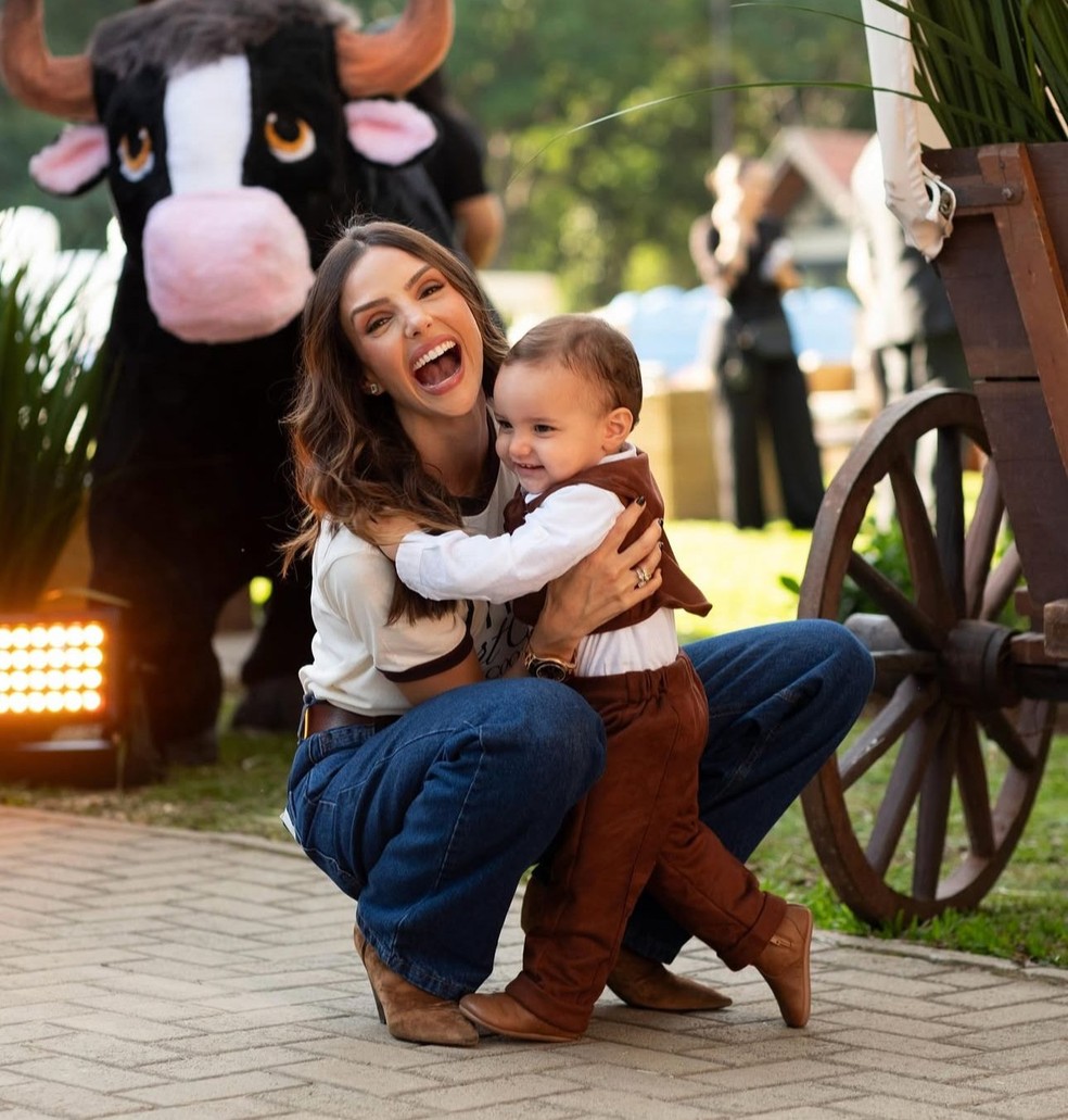 Carol Celico se derrete pelo filho caçula, Rafael