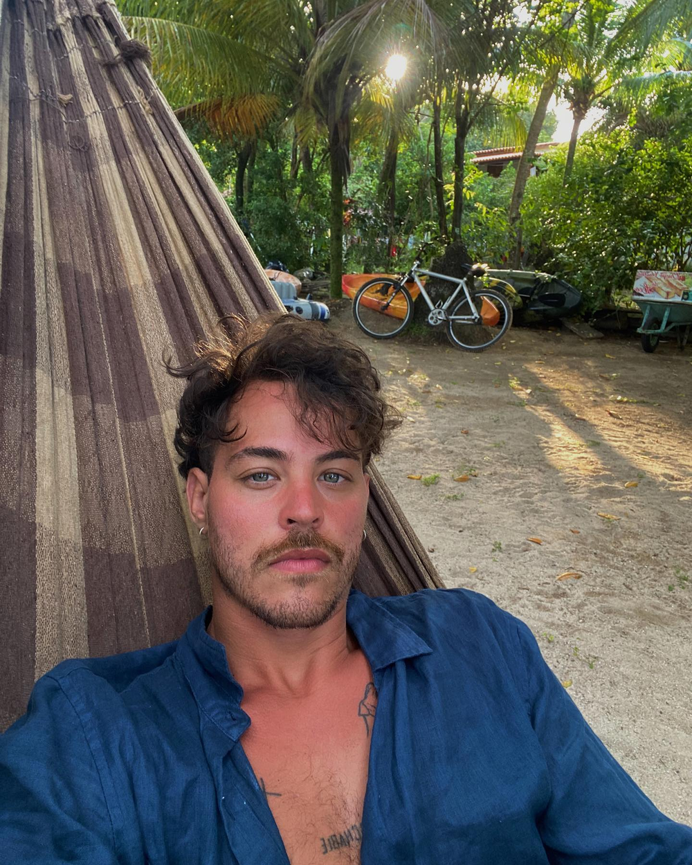 'O que o Pedro fez?' Anitta responde sobre término com cineasta, seu amor de adolescência