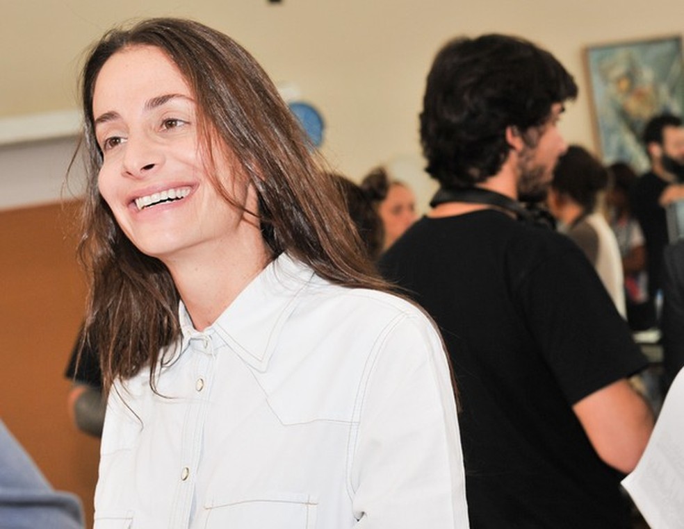 Paula Raia apresenta o seu verão 2014 com desfile na Casa do Povo