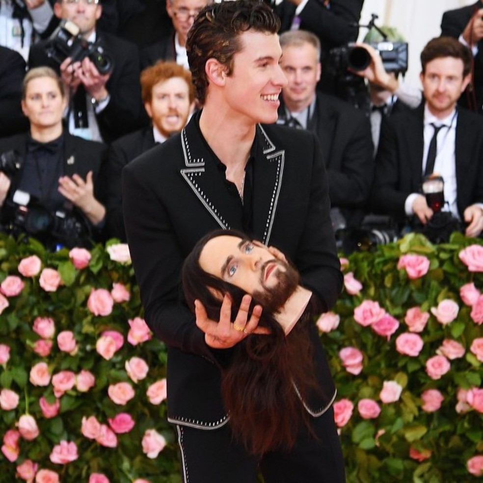 Adriane Galisteu brinca em montagem com look de Jared Leto no Met 2019