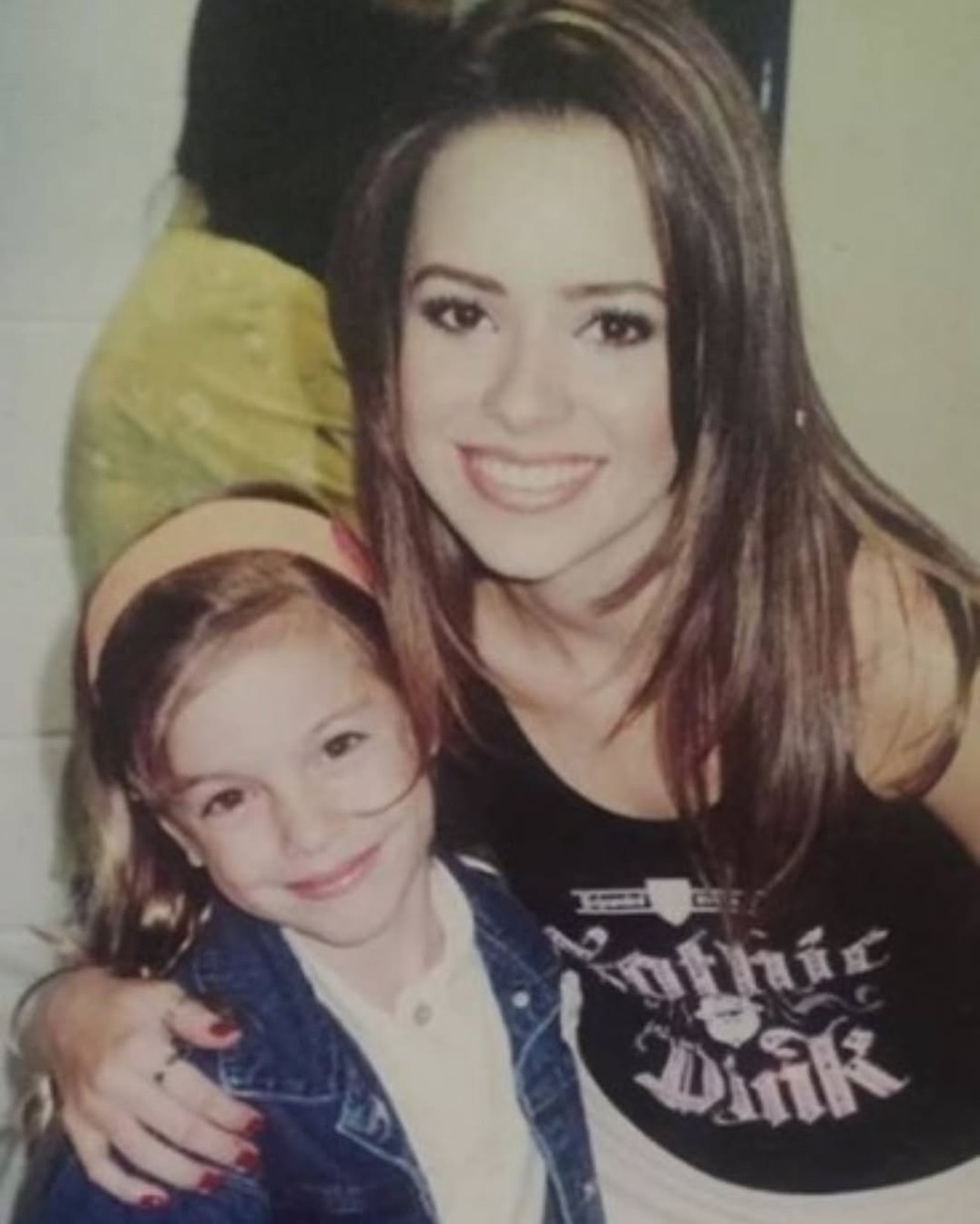 Alice Wegmann recria foto da infância com Sandy e brinca: 'Sonhos não ...