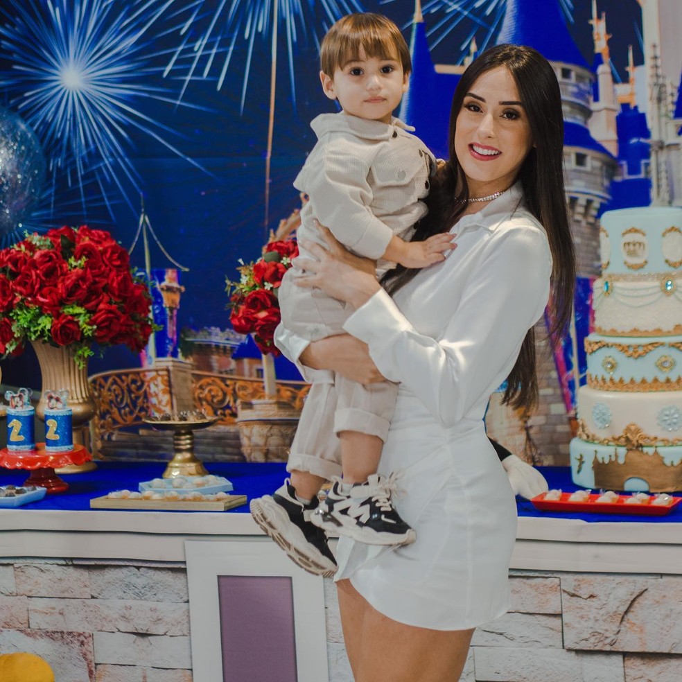 Irmã gêmea de Anny, do BBB, revela coincidência sobre a gravidez de ...