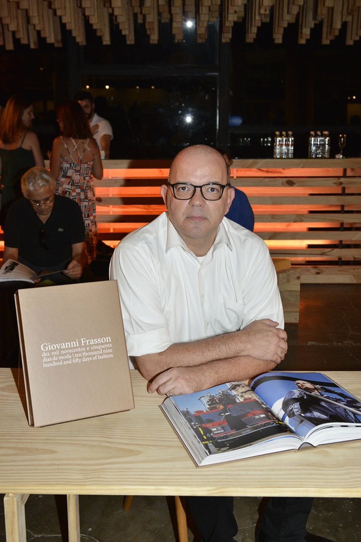Giovanni Frasson arma tarde de autógrafos do seu livro no preview do SP ...