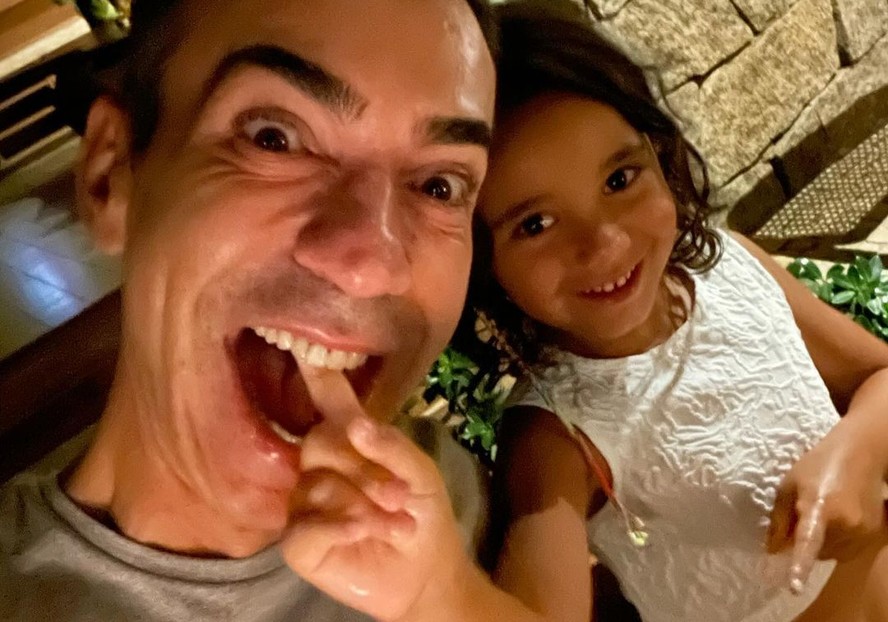 Em clima de férias, Cesar Tralli encanta a web com clique divertido ao ...