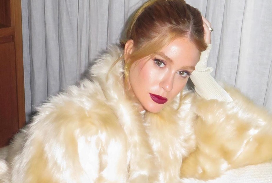 Marina Ruy Barbosa posa com look de sua marca | Celebridades | Vogue