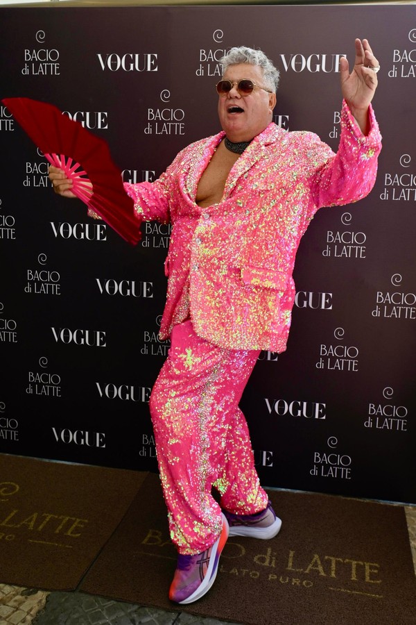 Celebridades marcam presença no credenciamento do Baile da Vogue no Rio ...