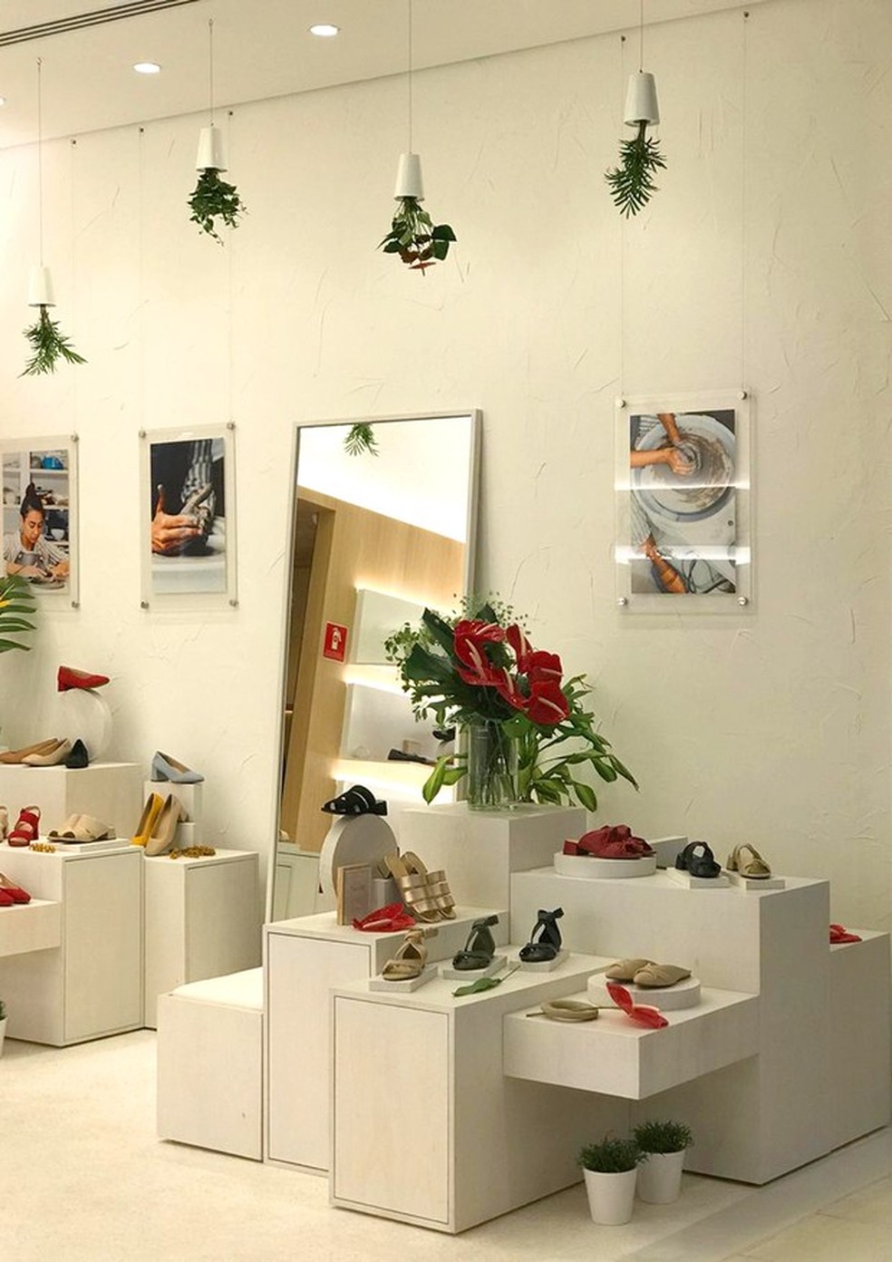 Owme aposta em materiais reaproveitados no décor de sua segunda loja