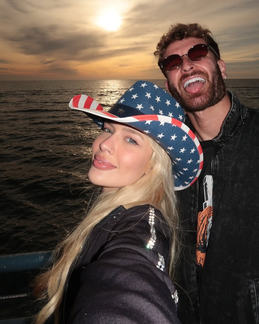 Karoline Lima e Léo Pereira posam em clique romântico durante viagem por Los Angeles