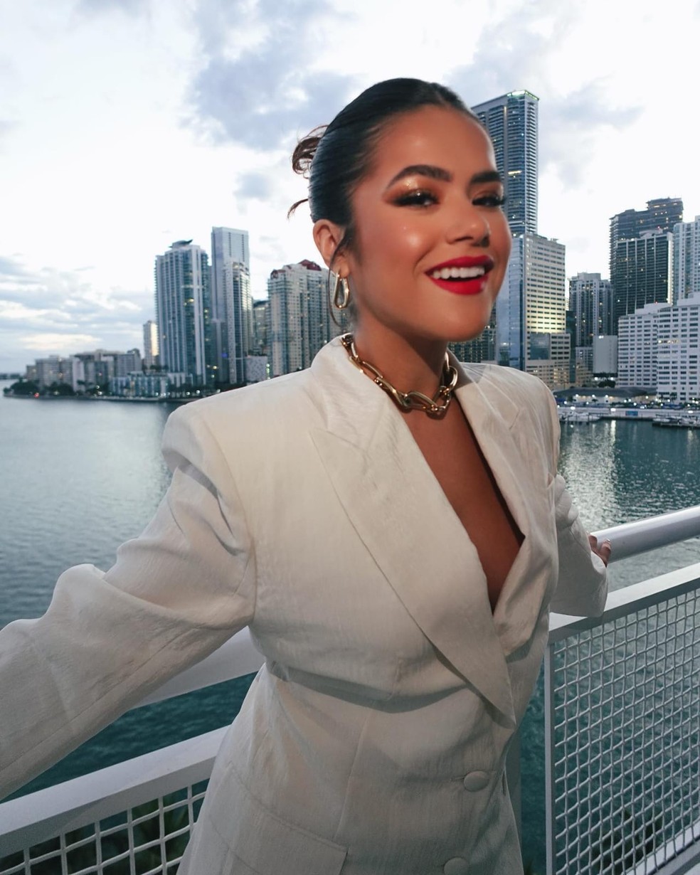 Em Miami, Maisa Silva usa look fashionista