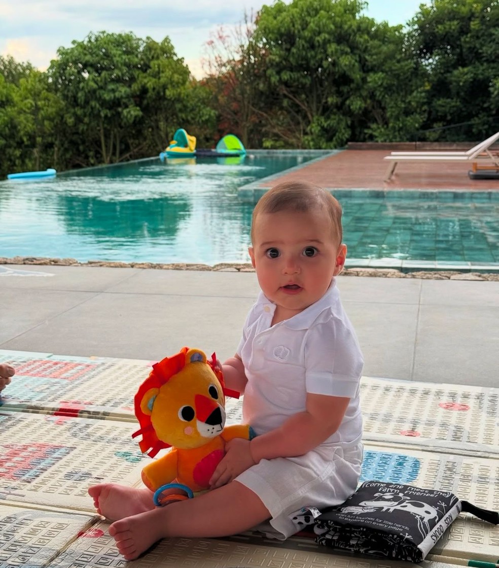 Carol Celico exibe primeiro Réveillon do filho caçula, Rafael