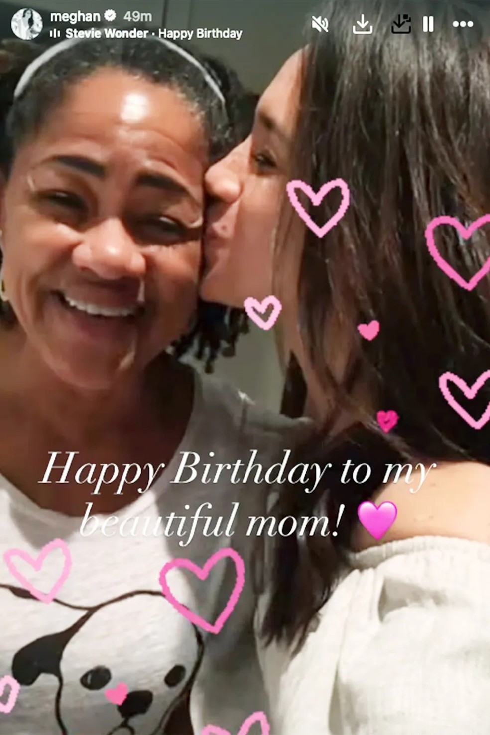 Meghan Markle homenageia a mãe em aniversário: 'Minha linda'