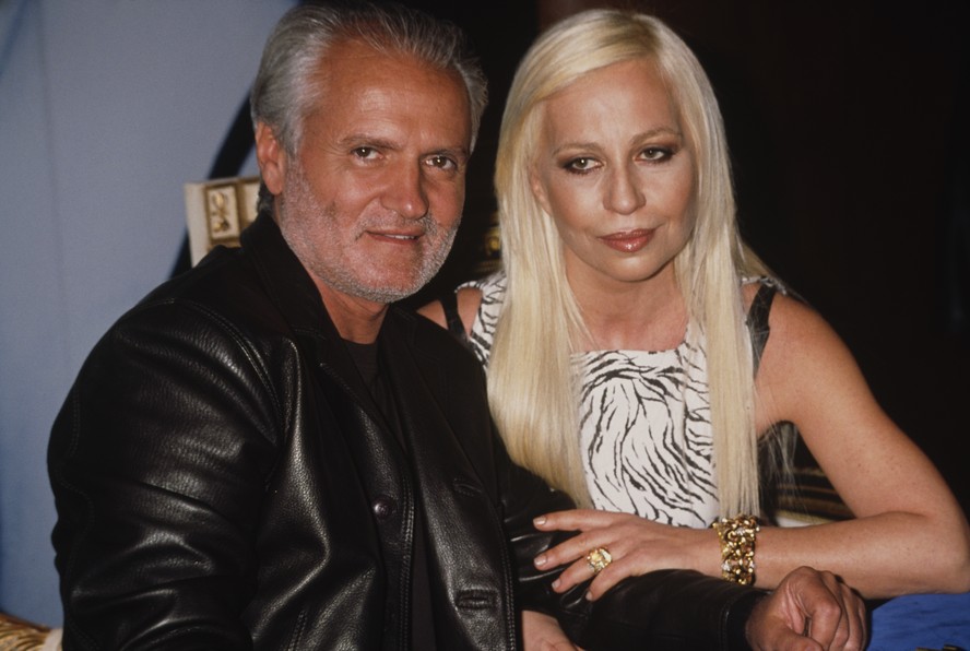 Por que a Versace tem um novo diretor criativo e por qual momento passa ...