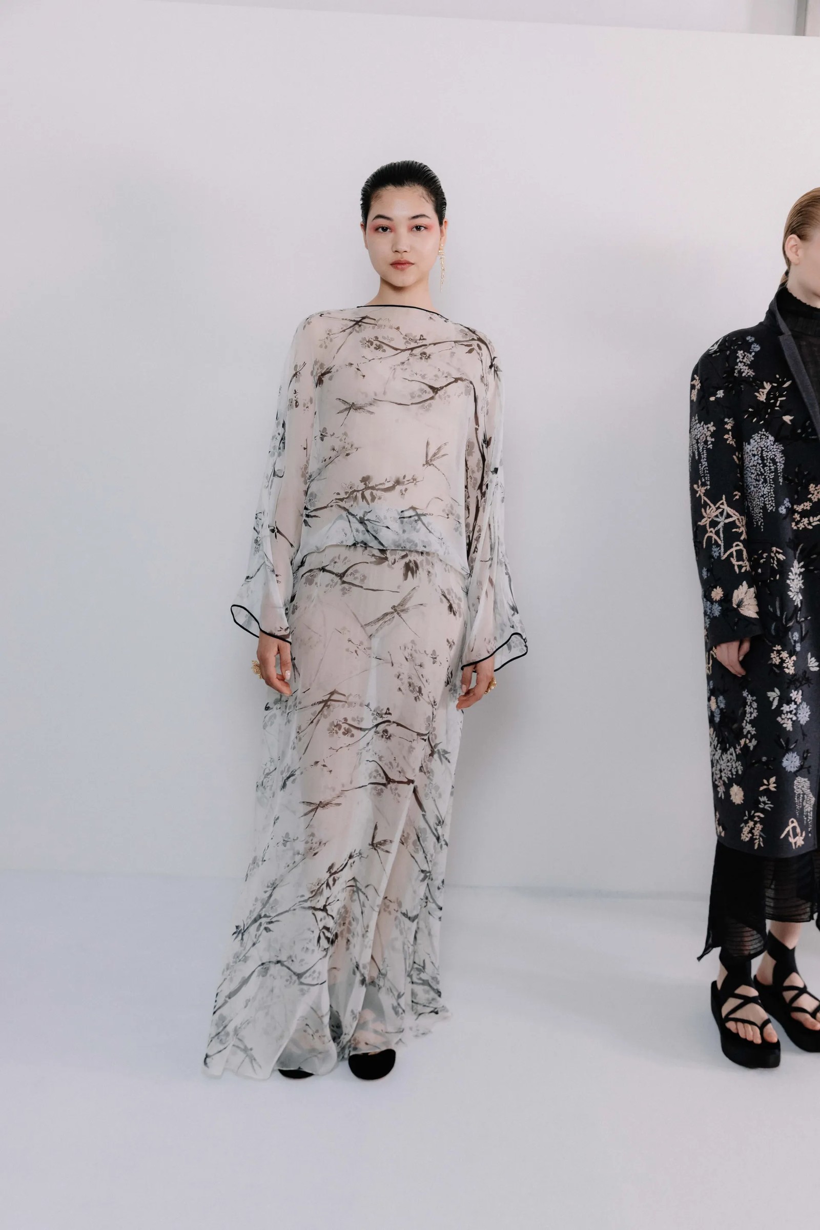 No pre-fall 2025 da Dior, Maria Grazia Chiuri se reconecta com a história da maison junto da ...