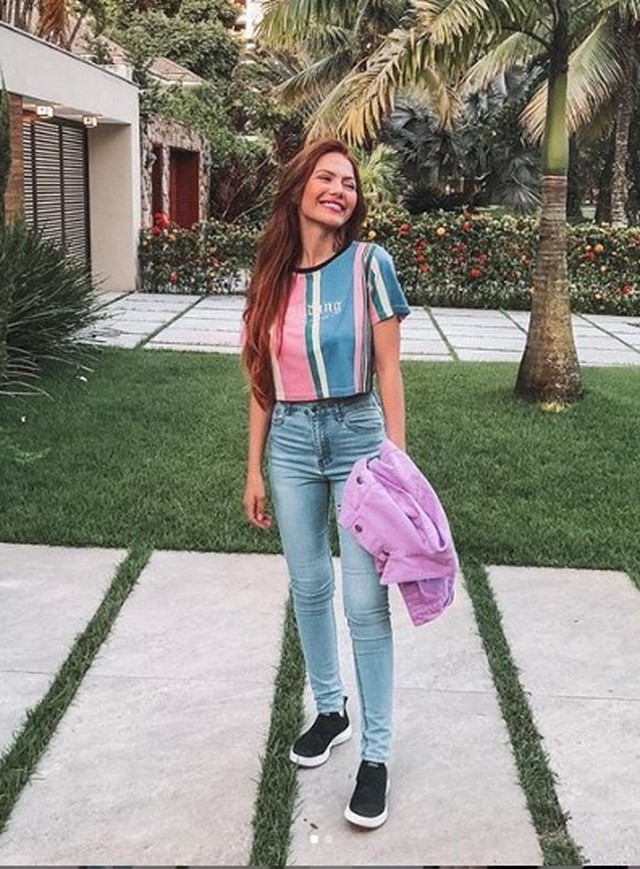 Sarah Pôncio investe em look color candy