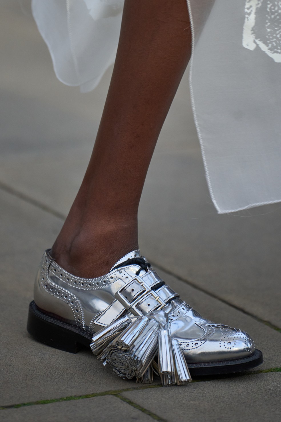 Os sapatos que Lady Di usava em todos os seus looks voltam a ser ...