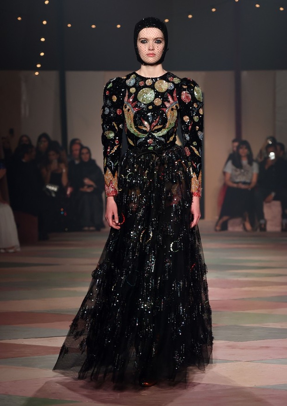 Dior: confira o look que levou 1200 horas para ser feito