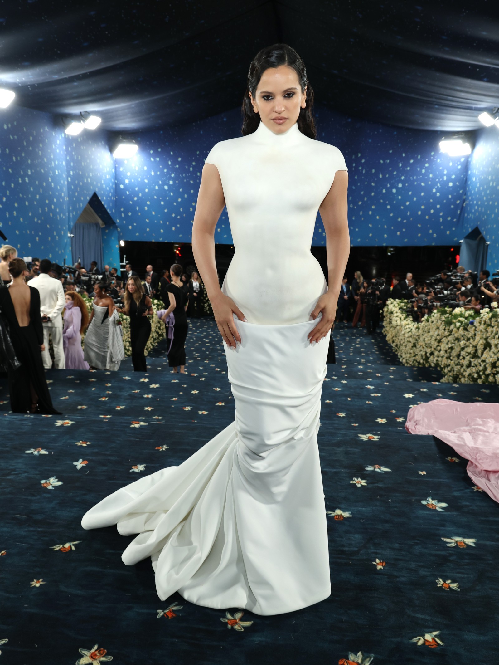 Met Gala 2025: Sydney Sweeney investe em look cheio de brilhos para o ...