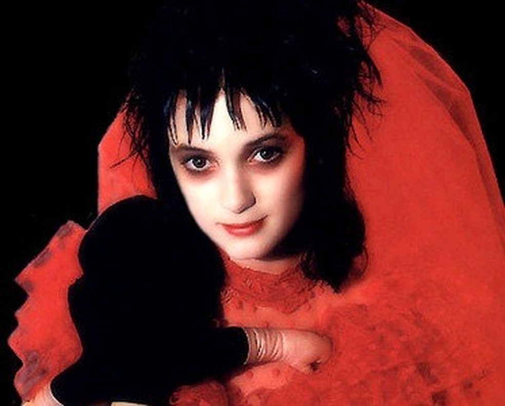 Relembre os looks e as belezas memoráveis do clássico 'Beetlejuice'