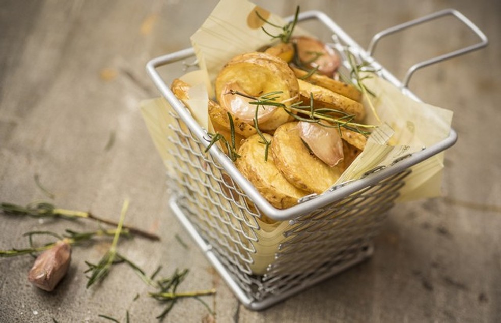 Receita: aprenda a fazer deliciosas batatas rústicas