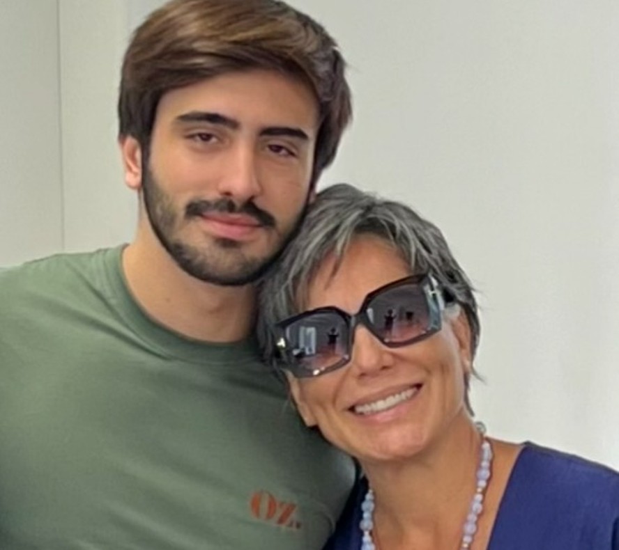 Gloria Pires se derrete pelo filho, Bento