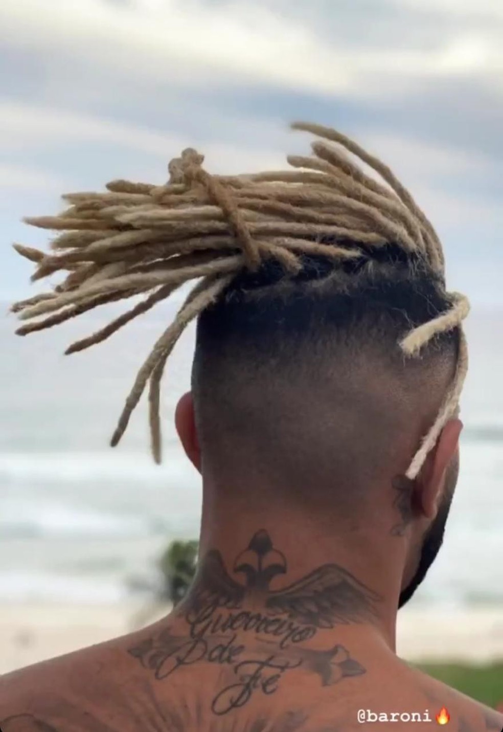 Gabigol muda de visual e adota dreads; compare