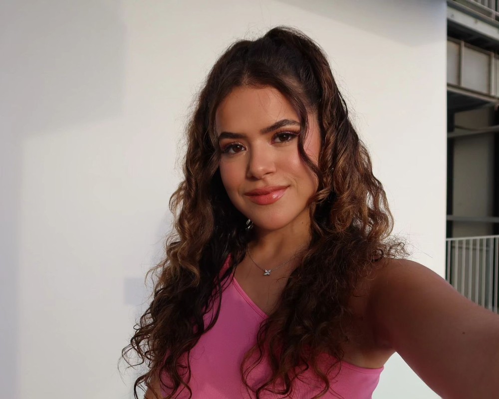 Maisa Silva abre álbum de viagem à Espanha