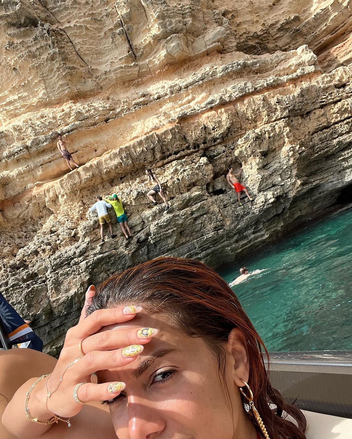 Em Ibiza, Anitta aproveita verão europeu ao lado de Jared Leto