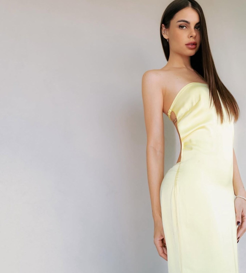 Amanda Kimberlly esbanja beleza em novos cliques