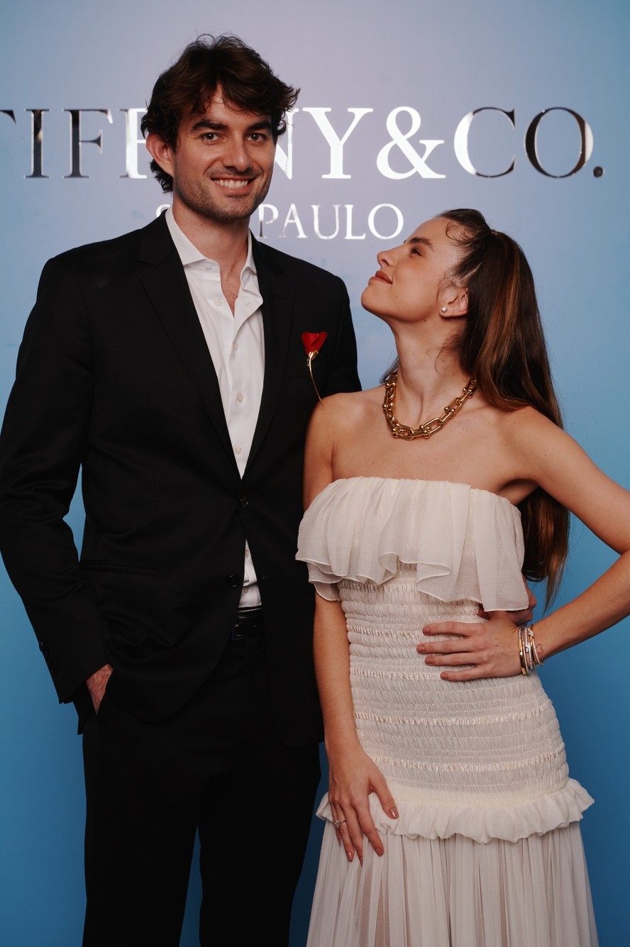 Giulia marca presença em evento com Conor Kennedy