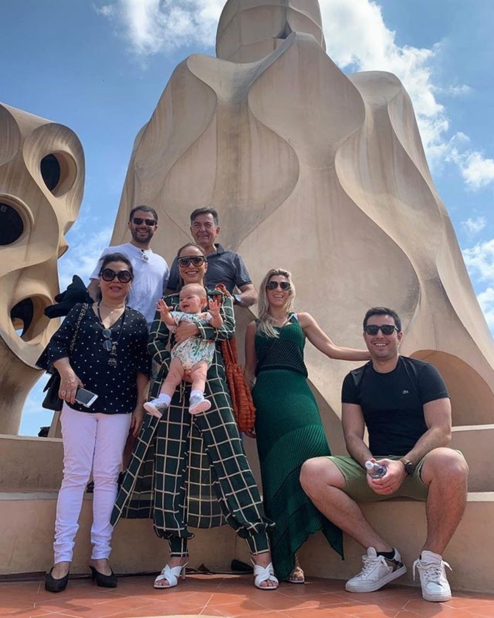 Em Barcelona, Sabrina Sato curte turismo e férias com a 'família ...