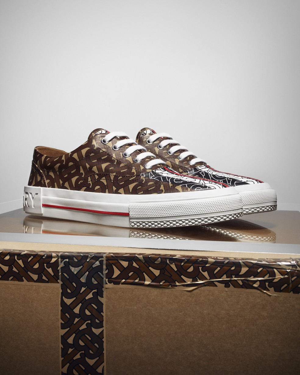 Novo monograma da Burberry ganha coleção-desejo